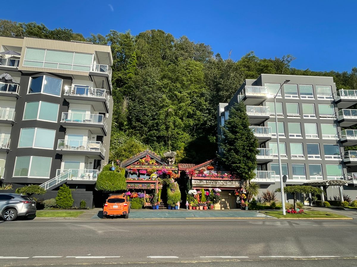 Alki Beach Flower Houses - Edmonds in Bloom